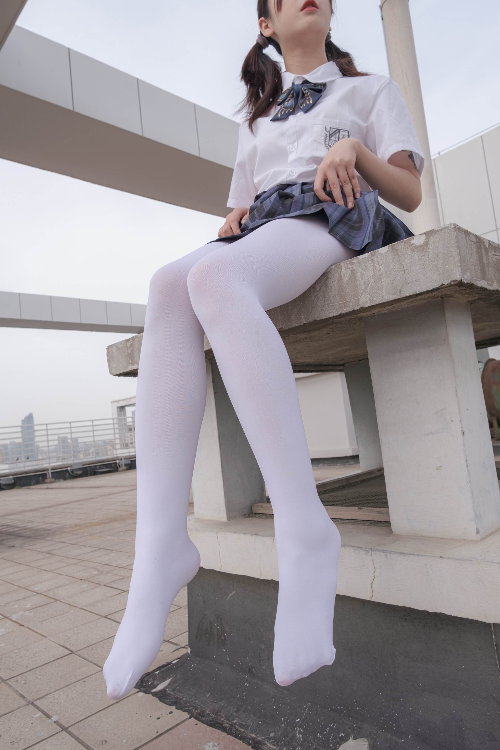 森萝财团-VIP内部作品 月下-002 小夜 真空白丝 80D 户外 [102P1V-2.18GB] - 柚子肉