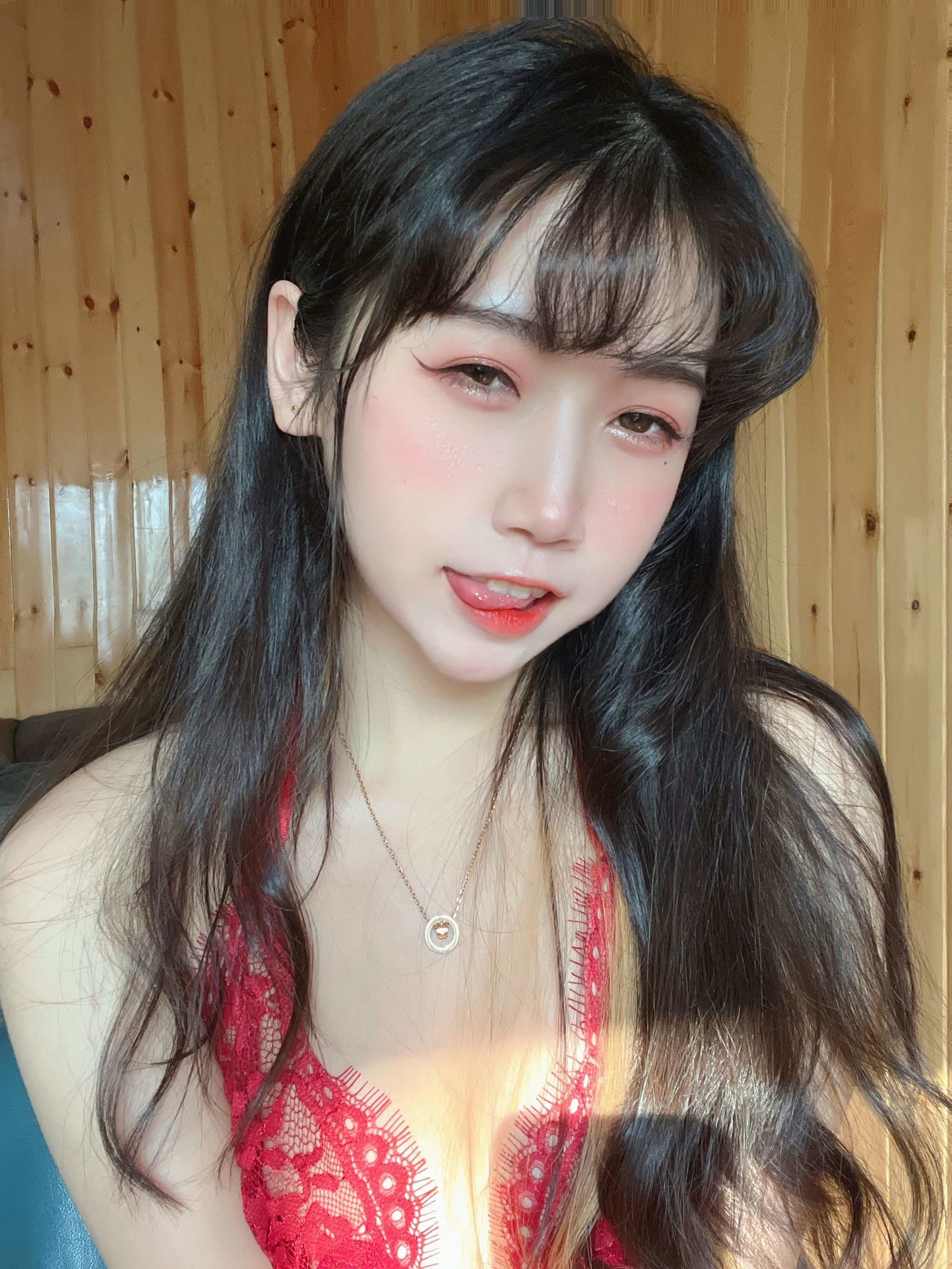 不呆猫-霸气红色人妻 [57P1V-1.78GB] - 柚子肉