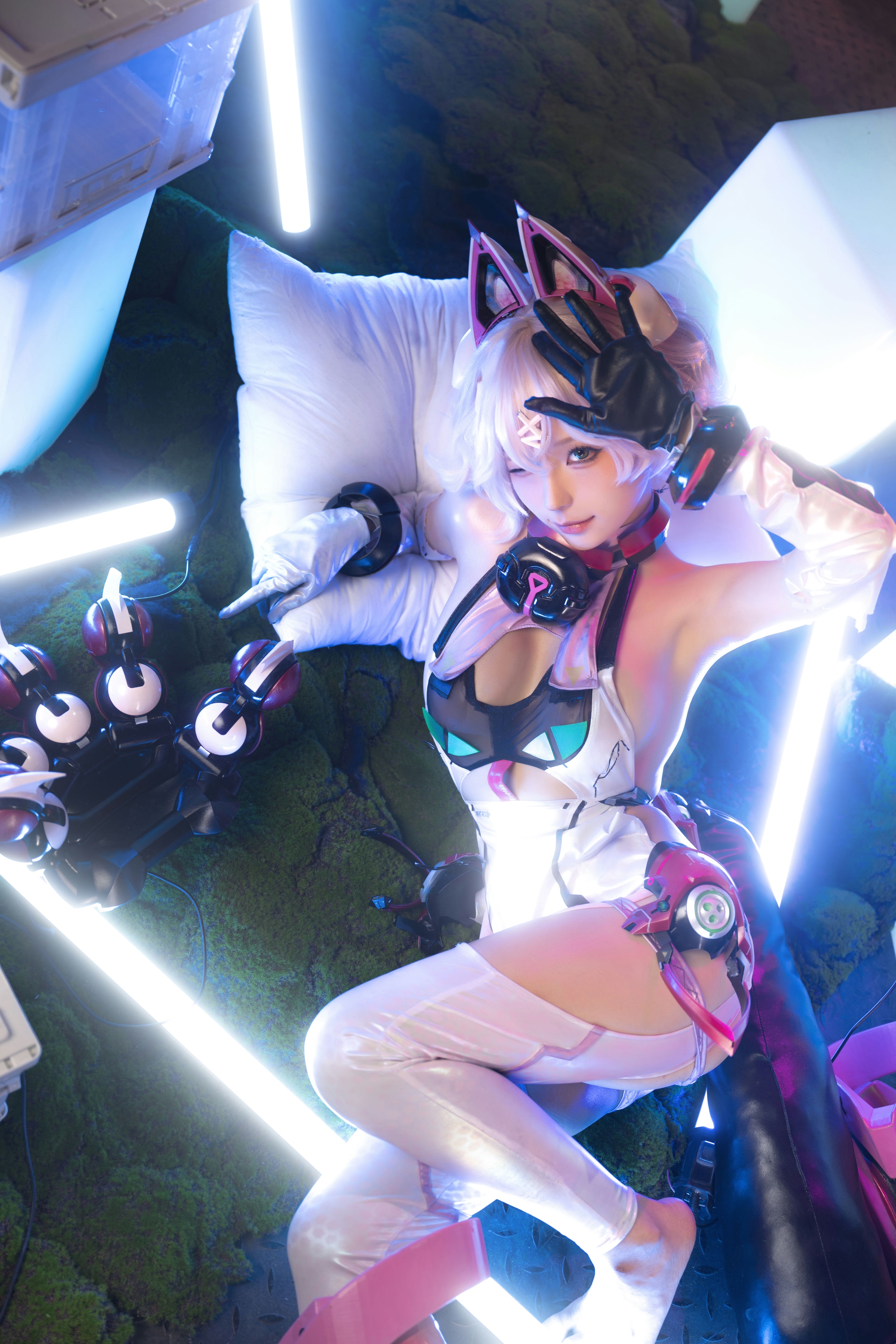 【蠢沫沫】《绯猁》 [18P-309MB] - 猫爪