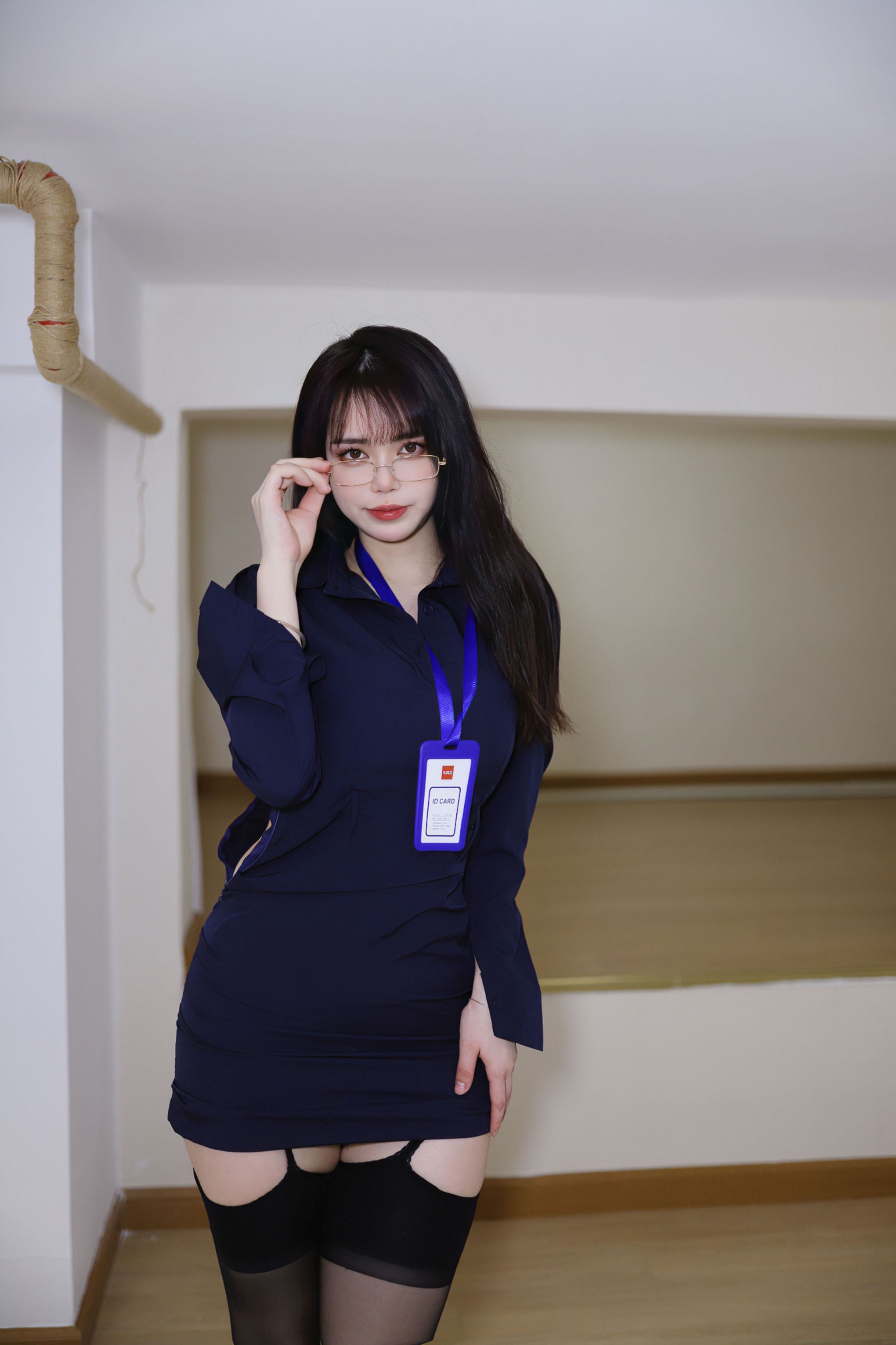 Tina很妖孽呀-黑丝职业装秘书 [46P-398MB] - 柚子肉