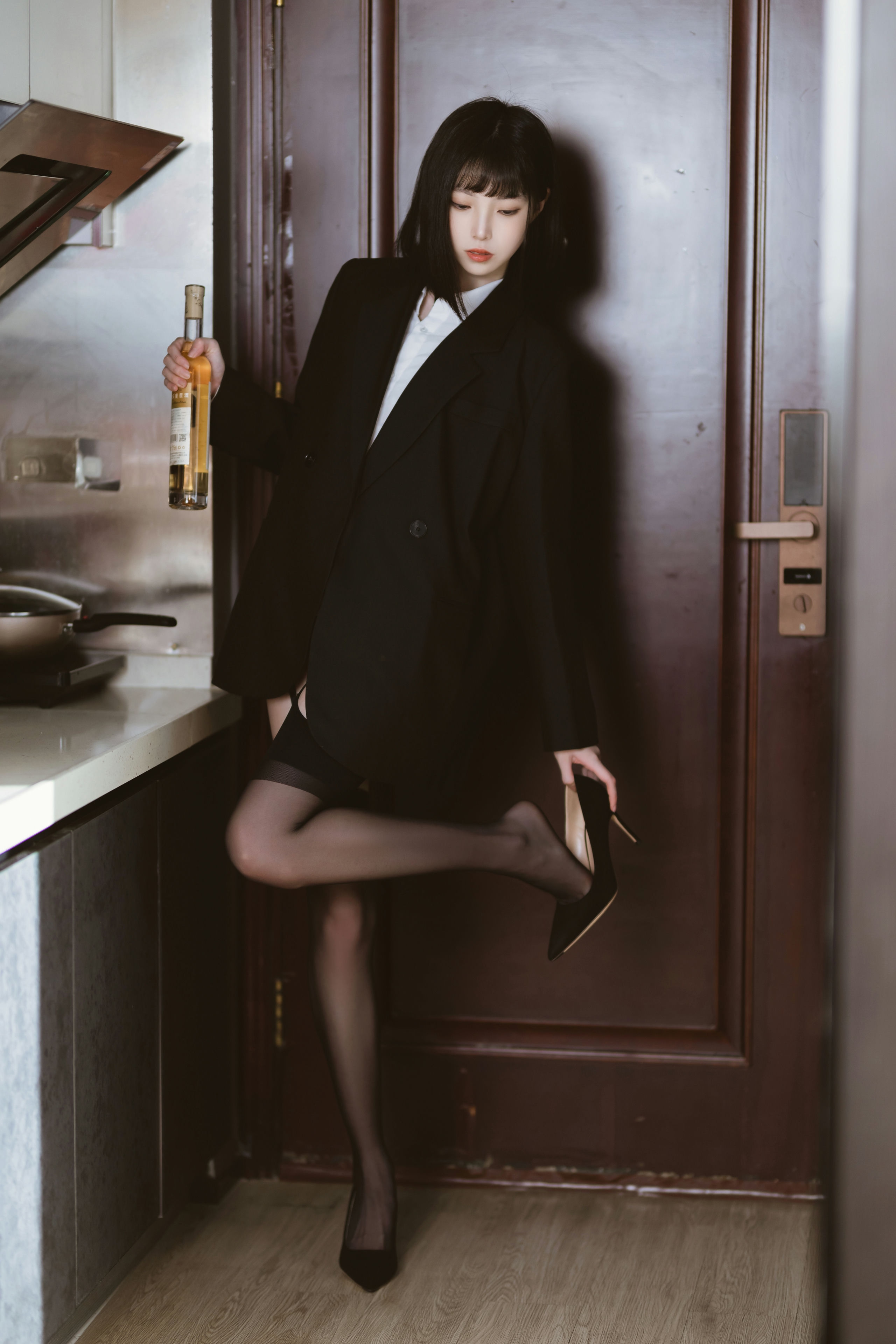 【许岚LAN】醉酒黑丝OL [60P2V-759MB] - 猫爪