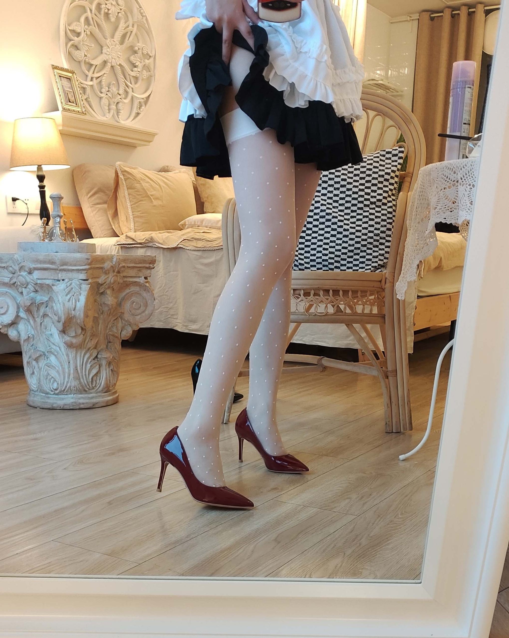 雪琪SAMA-对镜女仆 [28P2V-618MB] - 柚子肉