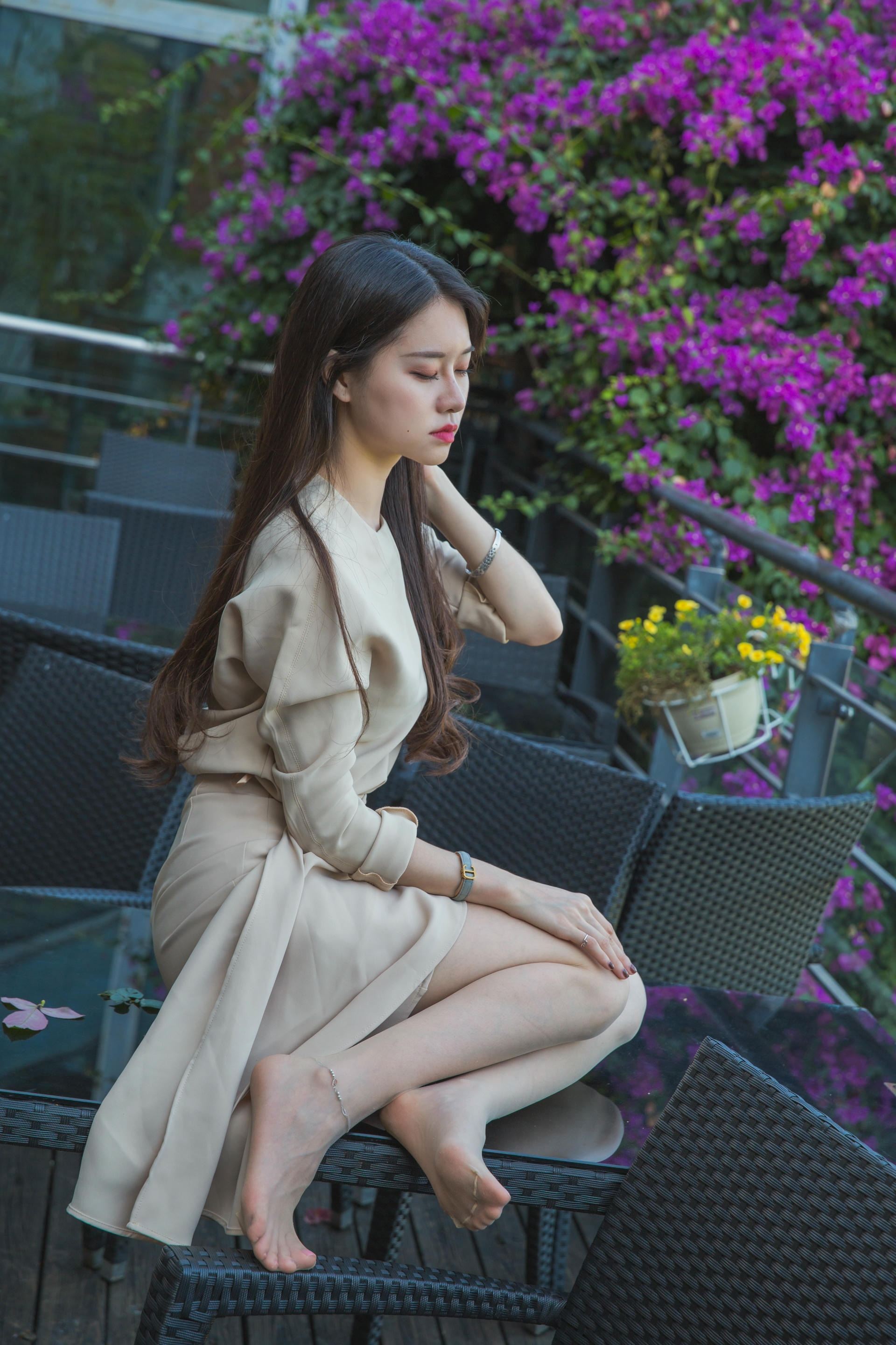 Sia不吃鱼-风衣玉足 [14P-159MB] - 柚子肉