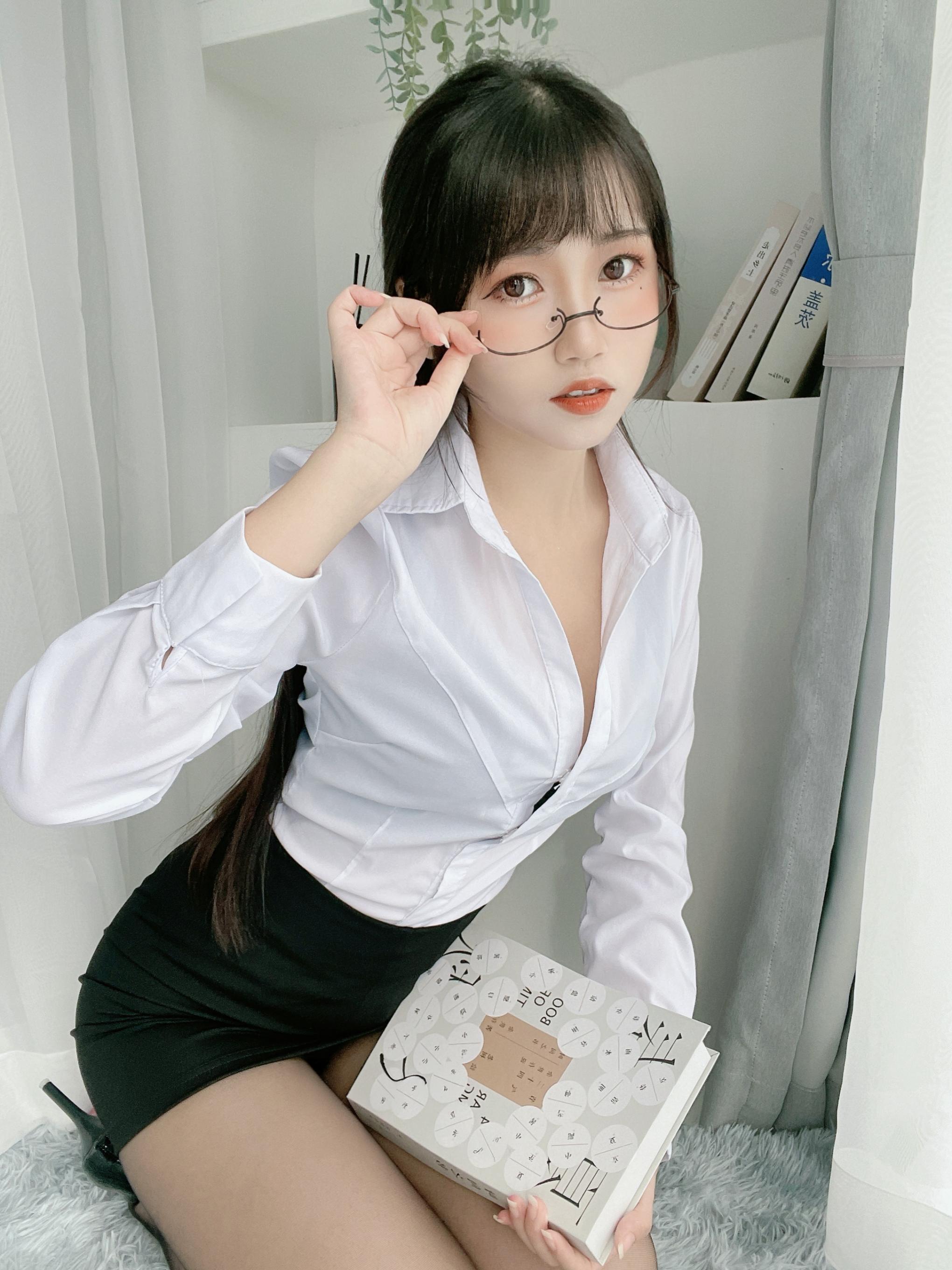 不呆猫-黑丝包臀OL [24P5V-908MB] - 柚子肉